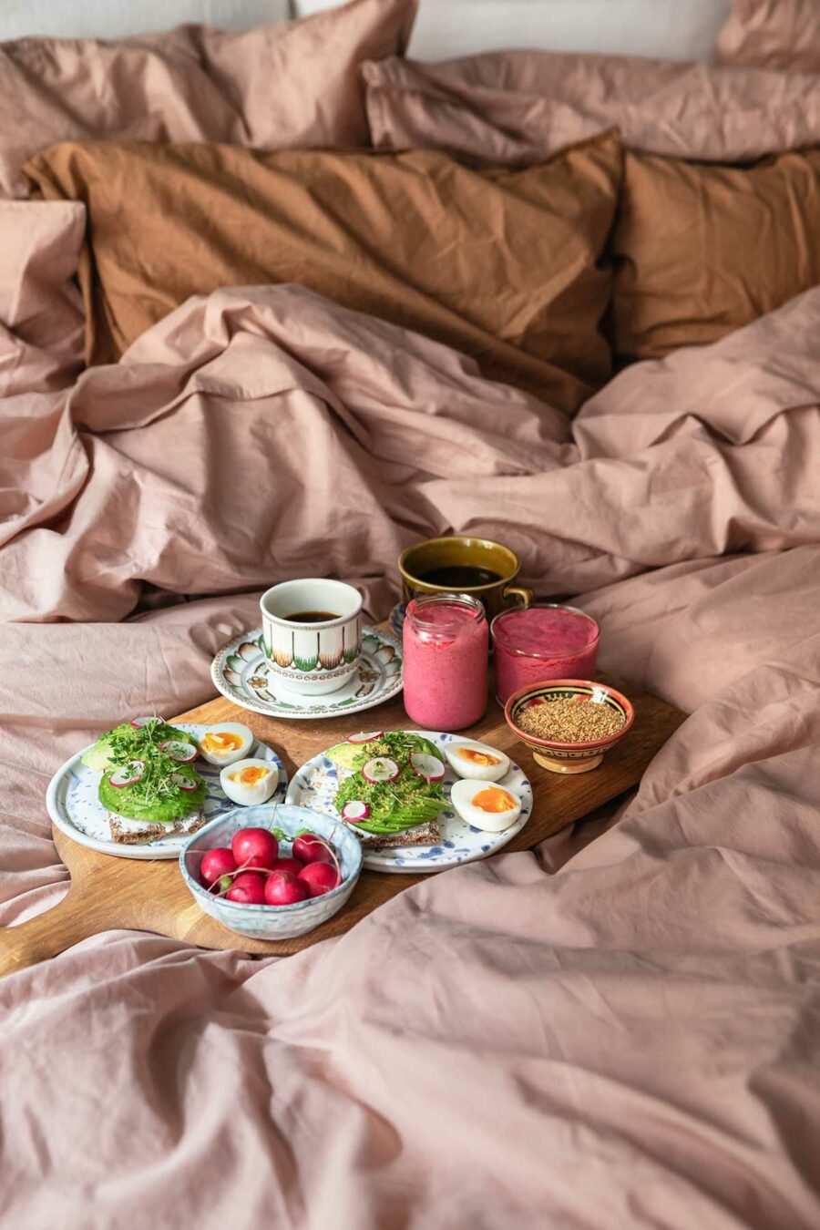 A breakfast tray with Blueberry Vanilla Smoothie with Almond Butter