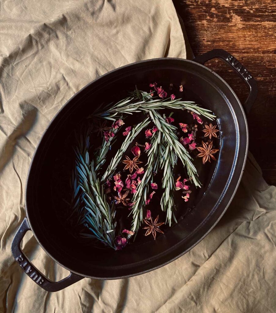 Midnatt's recipes of how to create a delicious smelling simmer pot