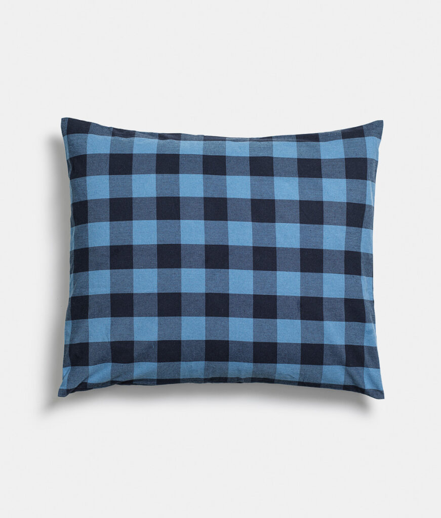 Blue checked bedspread in recycled cotton