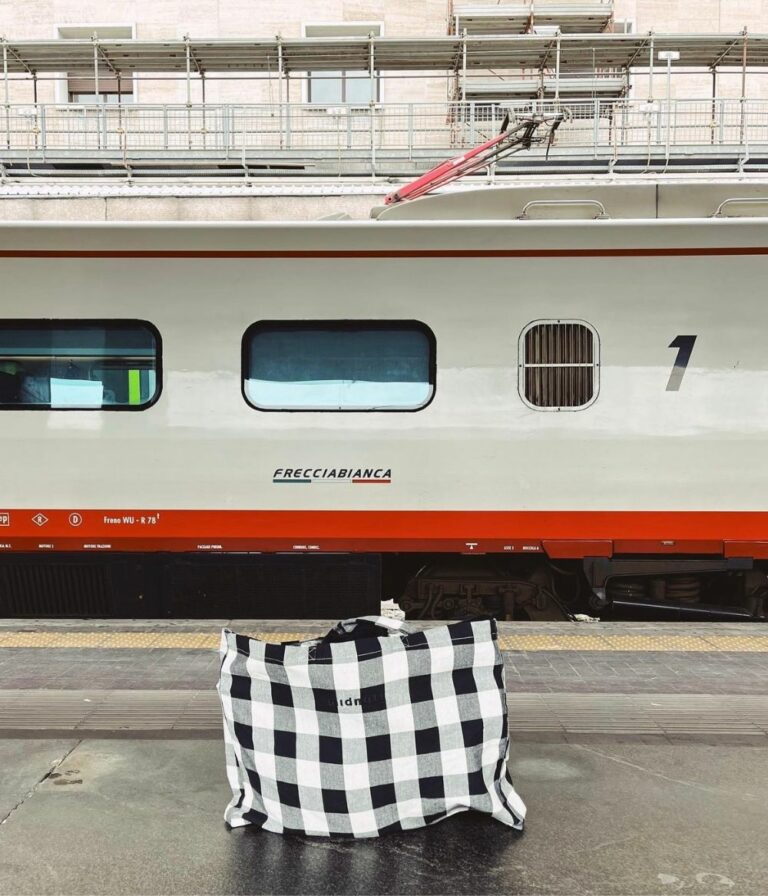 Black and white checked tote bag in recycled cotton