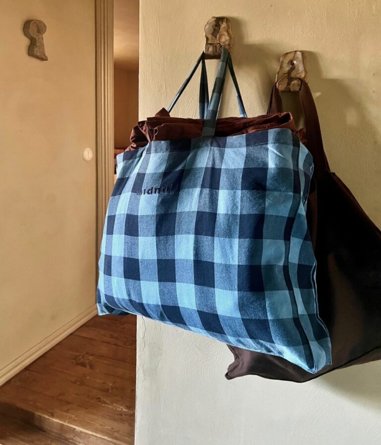 Blue checked tote bag in recycled cotton