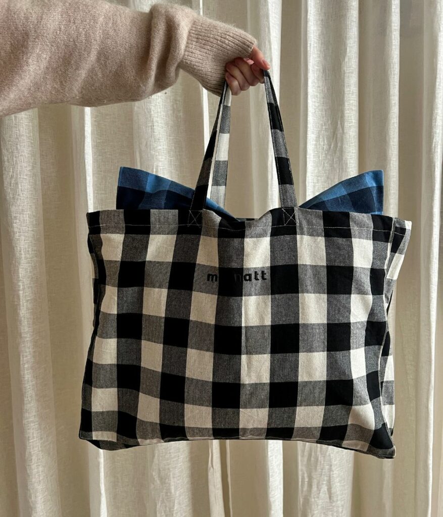 Black and white checked tote bag in recycled cotton