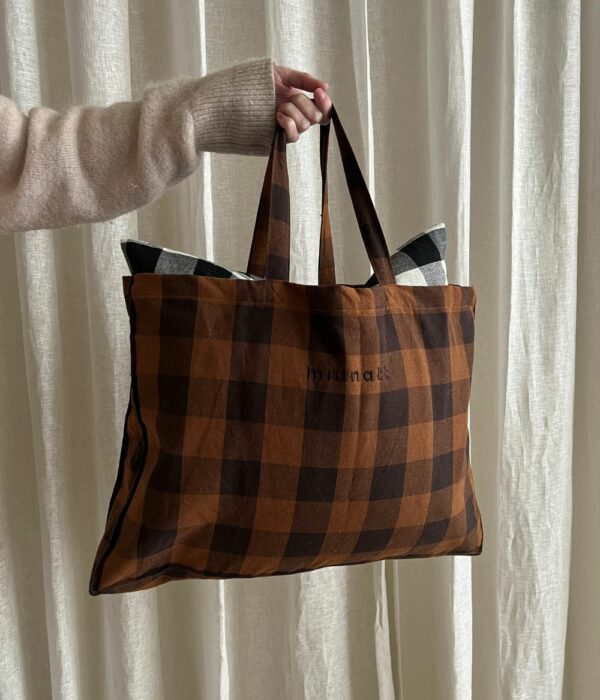 Brown checked tote bag in recycled cotton