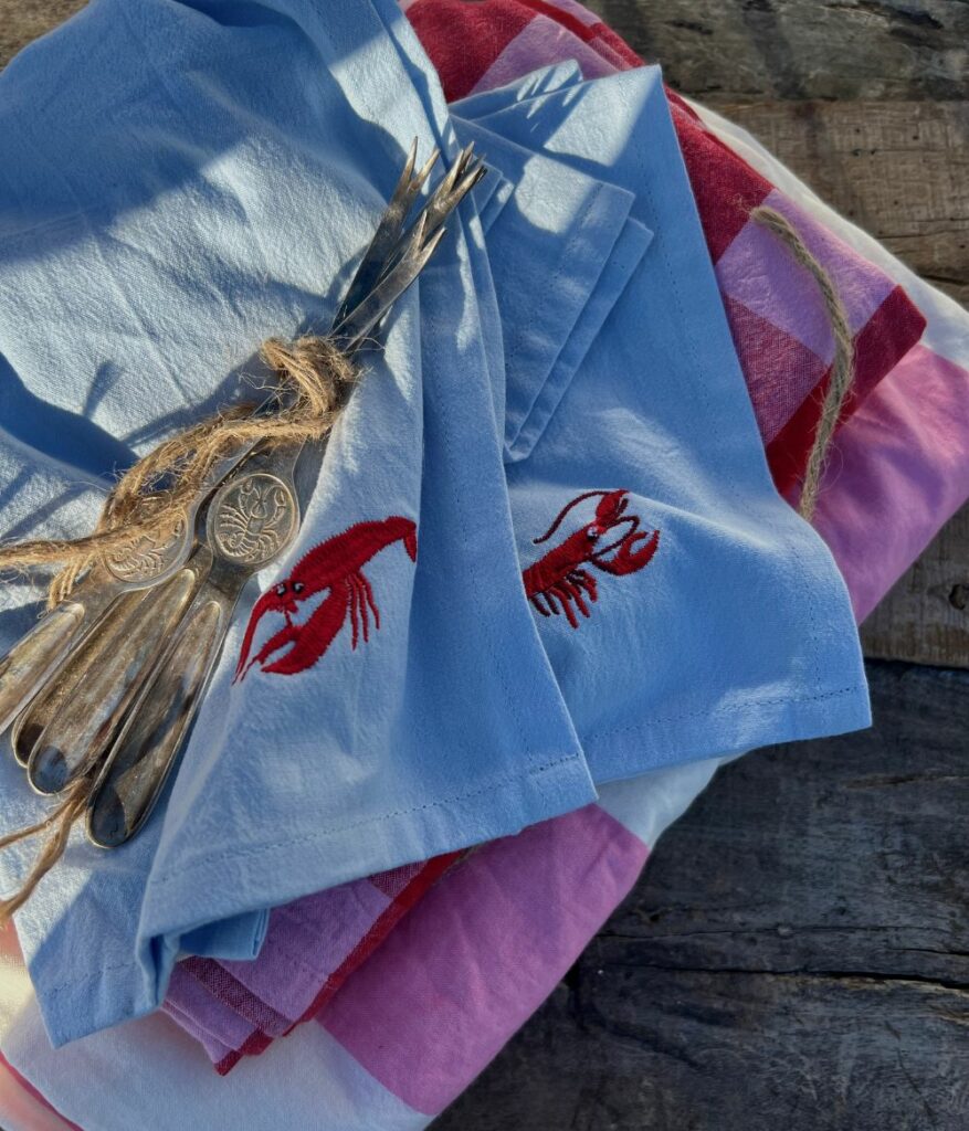 Light blue napkin with crayfish embroideries