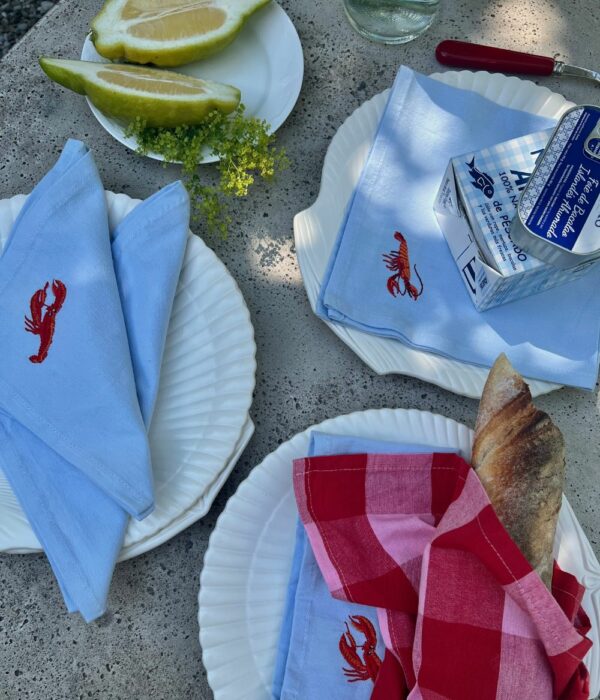 Light blue napkin with crayfish embroideries